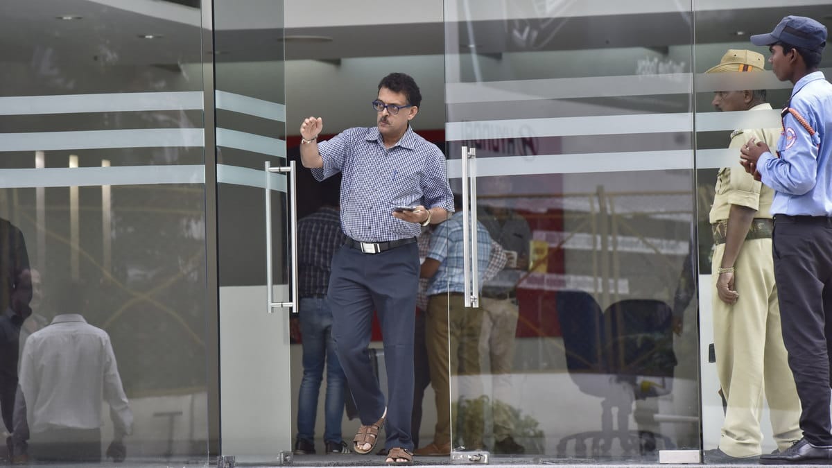 What happens in an income tax raid in India