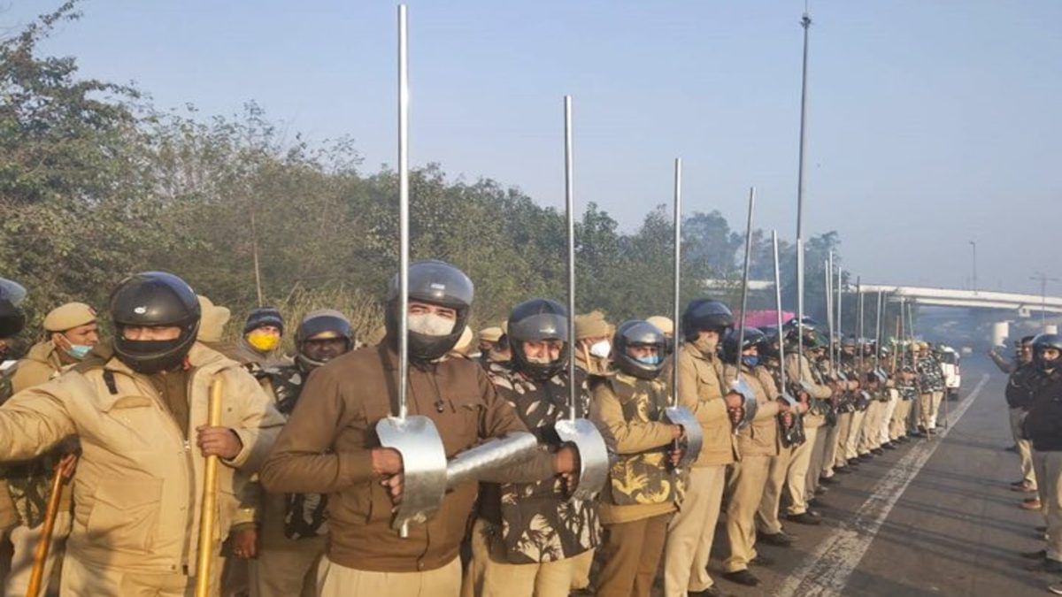 'No anti-riot gear' — the Delhi Police 'story' behind metal batons ...