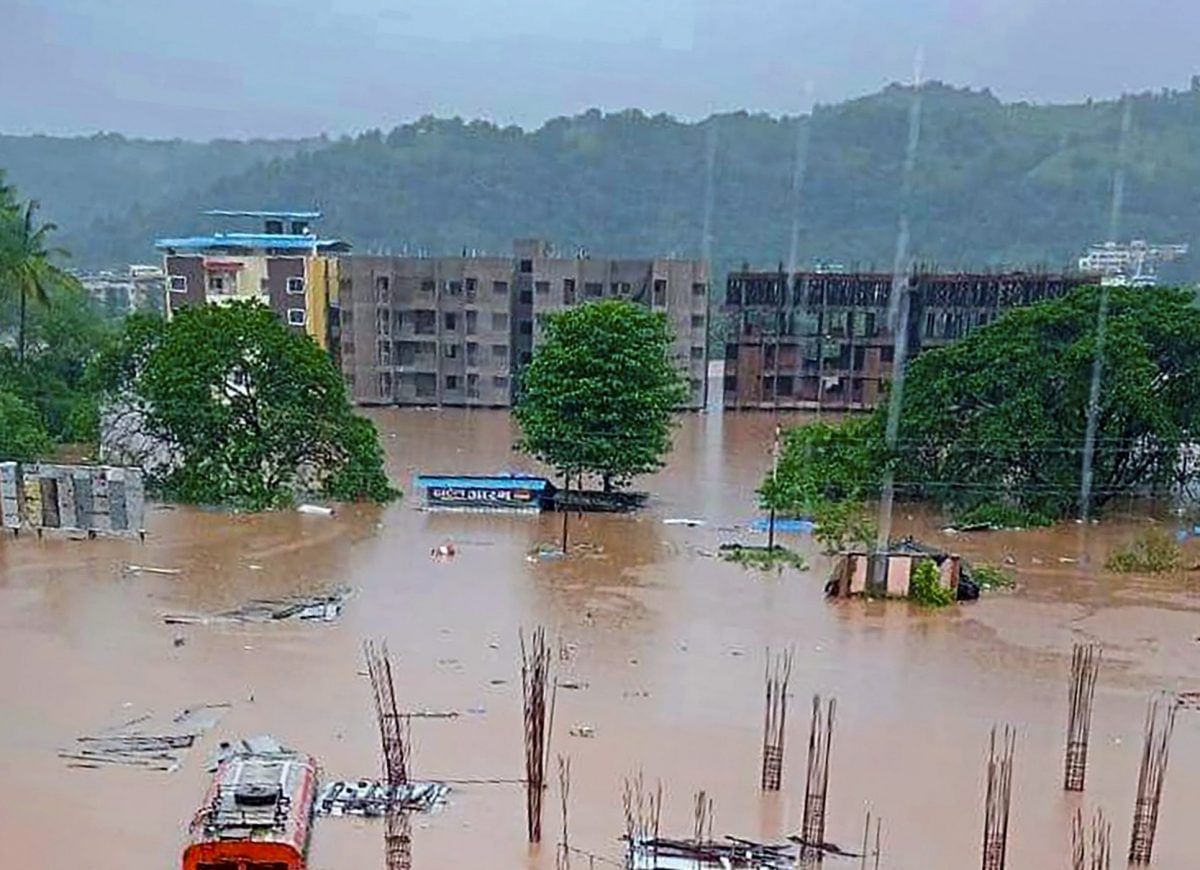 76 dead, 38 injured & 30 missing in Maharashtra floods, CM Thackeray to visit Raigad district