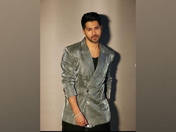 'Bawaal' shoot diaries: Varun Dhawan drops fun video of Jahnvi Kapoor ... 'Bawaal' shoot diaries: Varun Dhawan drops fun video of Jahnvi Kapoor ...