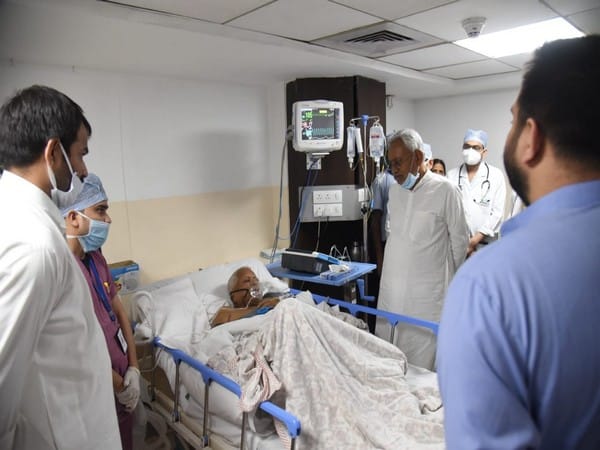 Bihar CM Nitish Kumar visits ailing RJD chief Lalu Prasad Yadav at ...