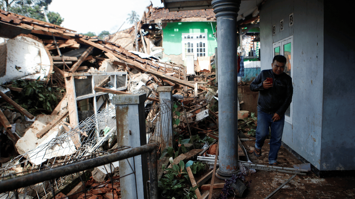 Indonesia earthquake toll rises to 252, many children among dead as ...