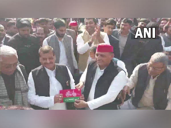 Pragatisheel Samajwadi Party (Lohiya) merges into Samajwadi Party ... Pragatisheel Samajwadi Party (Lohiya) merges into Samajwadi Party ...