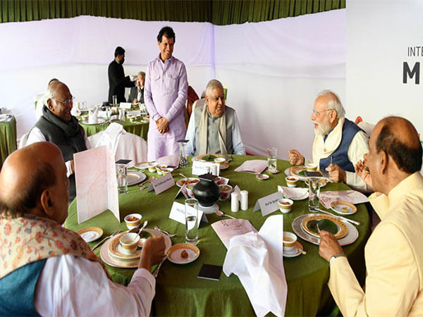 PM Modi, Kharge enjoy millet lunch together after Congress president's ...