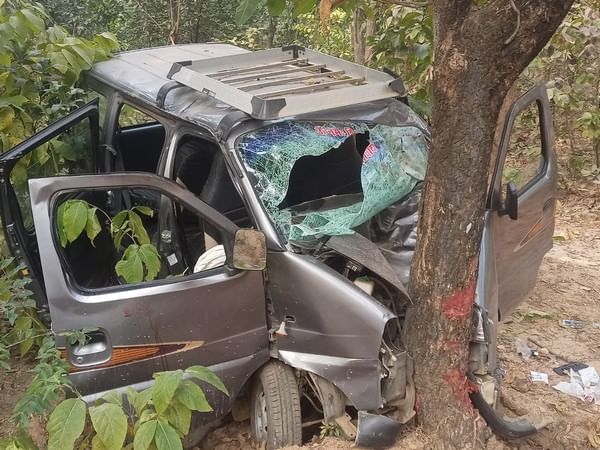 4 killed, 7 injured as car hits tree in Chhattisgarh's Jashpur ...
