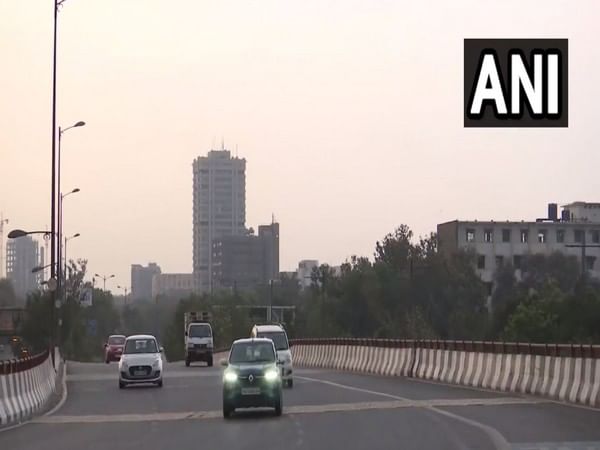 Delhi Wakes Up To Balmy Wednesday Imd Predicts Rain And Thunderstorm