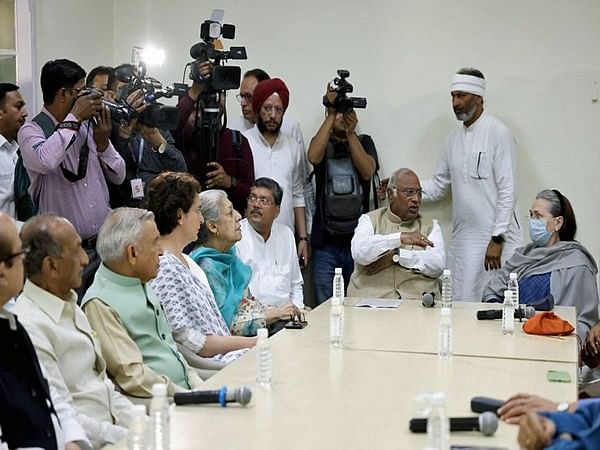 Congress calls meeting of its MPs in Parliament to chalk out strategy ... Congress calls meeting of its MPs in Parliament to chalk out strategy ...