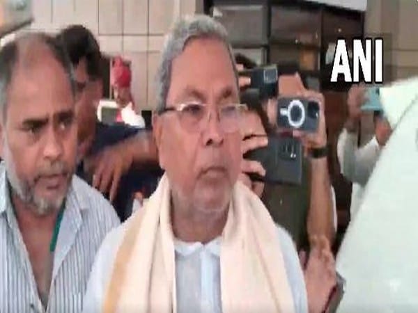 Decision on next Karnataka CM: Siddaramaiah arrives at Sonia Gandhi residence to meet Rahul ...