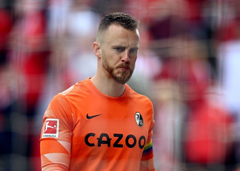 Soccer-Brentford sign Dutch keeper Flekken from Freiburg – ThePrint – ReutersFeed