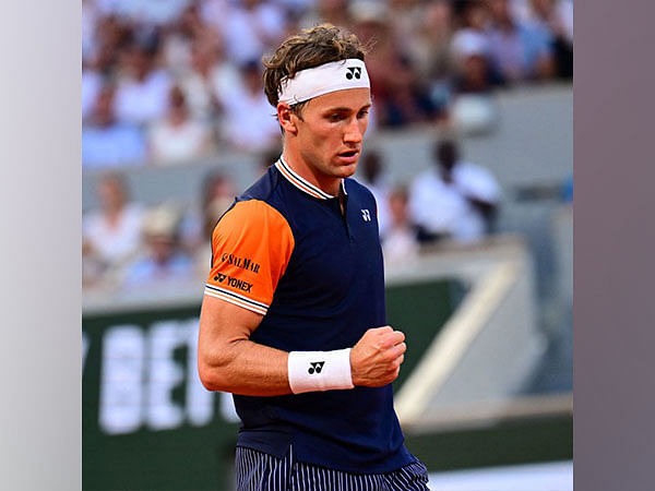 French Open: Casper Ruud races past Alexander Zverev, sets Novak ... French Open: Casper Ruud races past Alexander Zverev, sets Novak ...