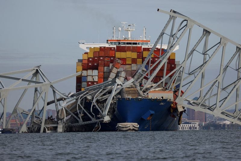 Within minutes of departure, faltering container ship crashes into ...