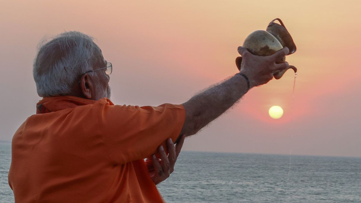 PM Modi performs ‘Surya Argha’ during 2-day meditation retreat at Vivekananda memorial