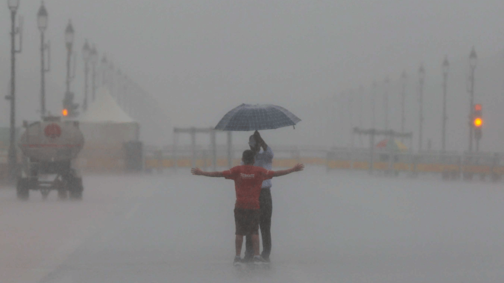 Rain brings respite in Delhi. IMD forecasts cloudy skies, rain & gusty winds for next 7 days