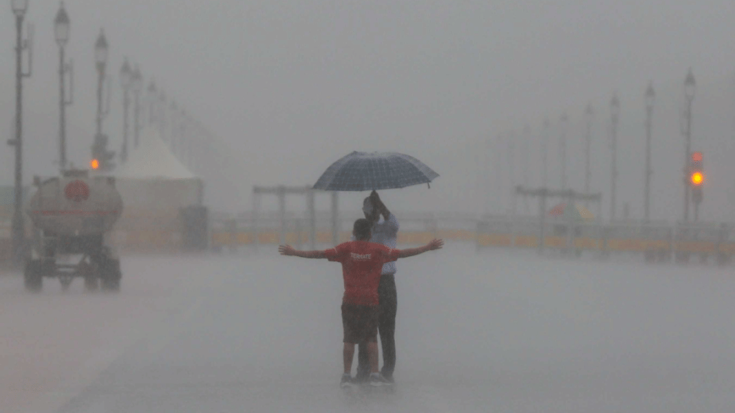 Rain brings respite in Delhi. IMD forecasts cloudy skies, rain & gusty winds for next 7 days