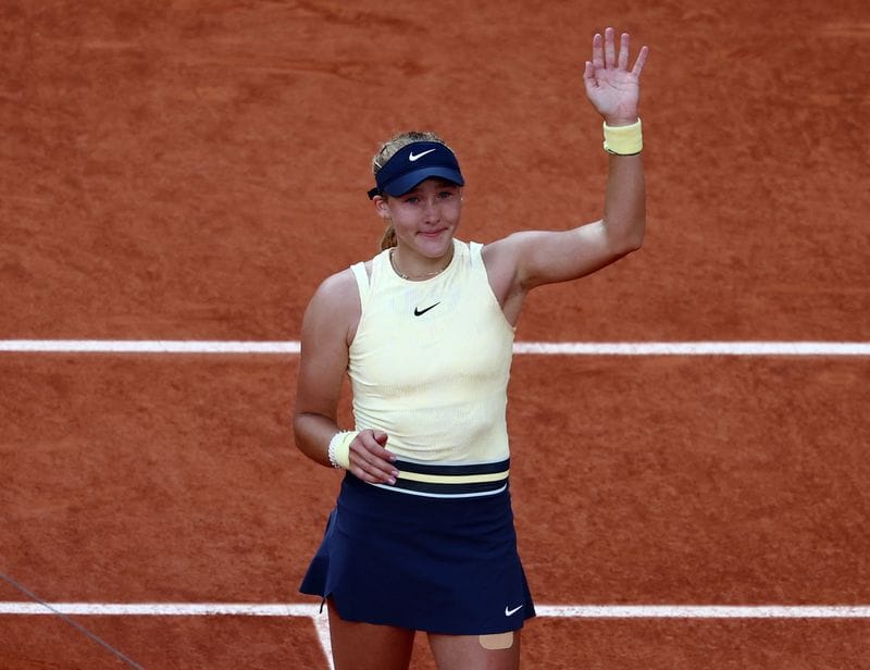 Tennis-Teenager Andreeva stuns ailing Sabalenka to make French Open semis – ThePrint – ReutersFeed
