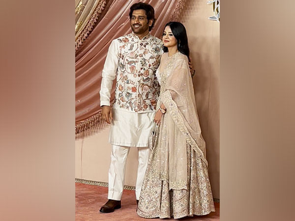 Anant Ambani-Radhika Merchant sangeet: MS Dhoni, wife Sakshi garner ...