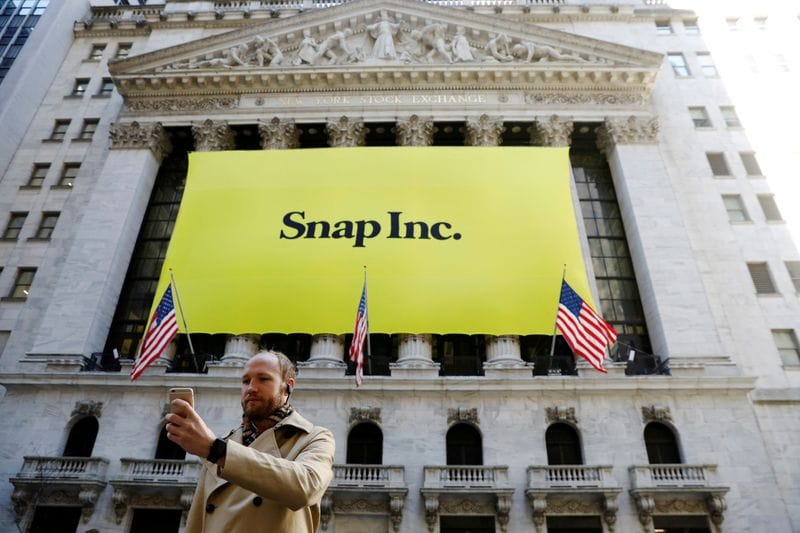Snap advances bet on augmented reality with new version of Spectacles ...
