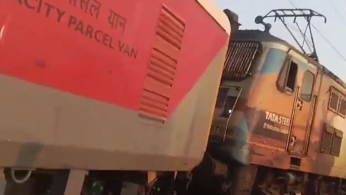 3 coaches of Secunderabad-Shalimar SF Express derail near Howrah, no casualties reported so far
