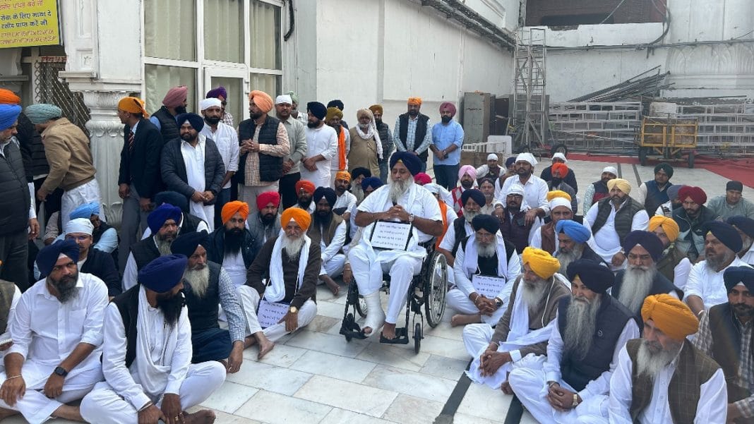 Sukhbir Badal performs ‘sentry duty’ as ‘atonement for sins’