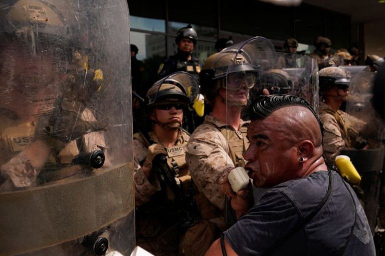 Los Angeles Protesters Tell Us Marines To Leave La Theprint Reutersfeed