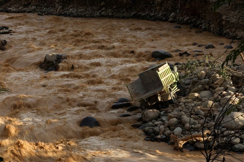 Deadly Sumatra flooding triggers memories of Indian Ocean tsunami ...